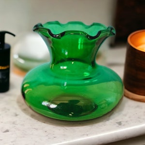 Small Green Glass Vase, Tiny Vase, Green Interior Decor, Ruffle Edge ...