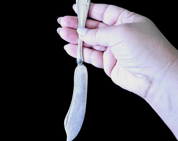 Antique Community Silver Triple Plus Butter Knife, Fleur De Luce ...