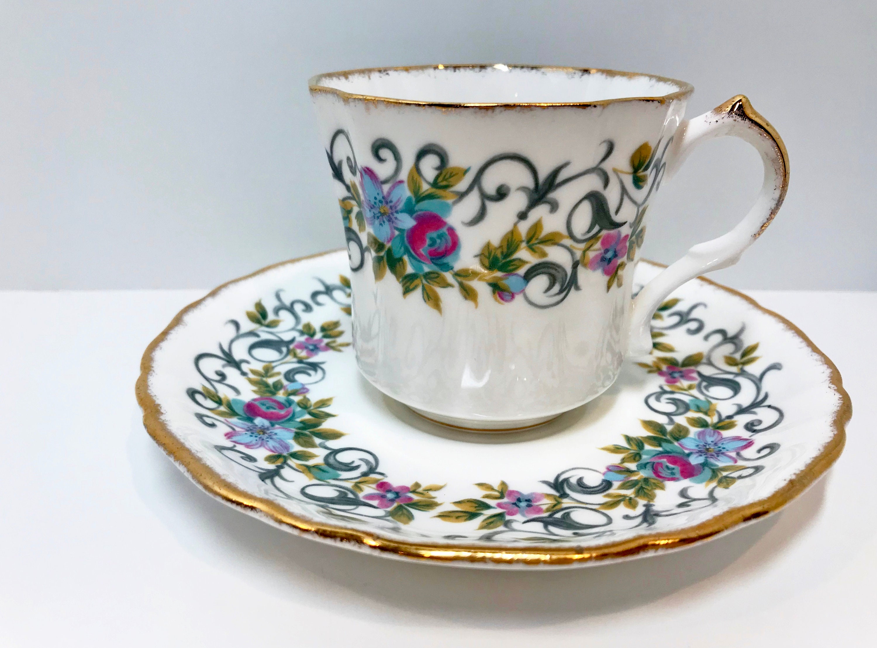 Royal Windsor Tea Cup and Saucer, Carnation Tea Cup, Floral Tea Cups ...