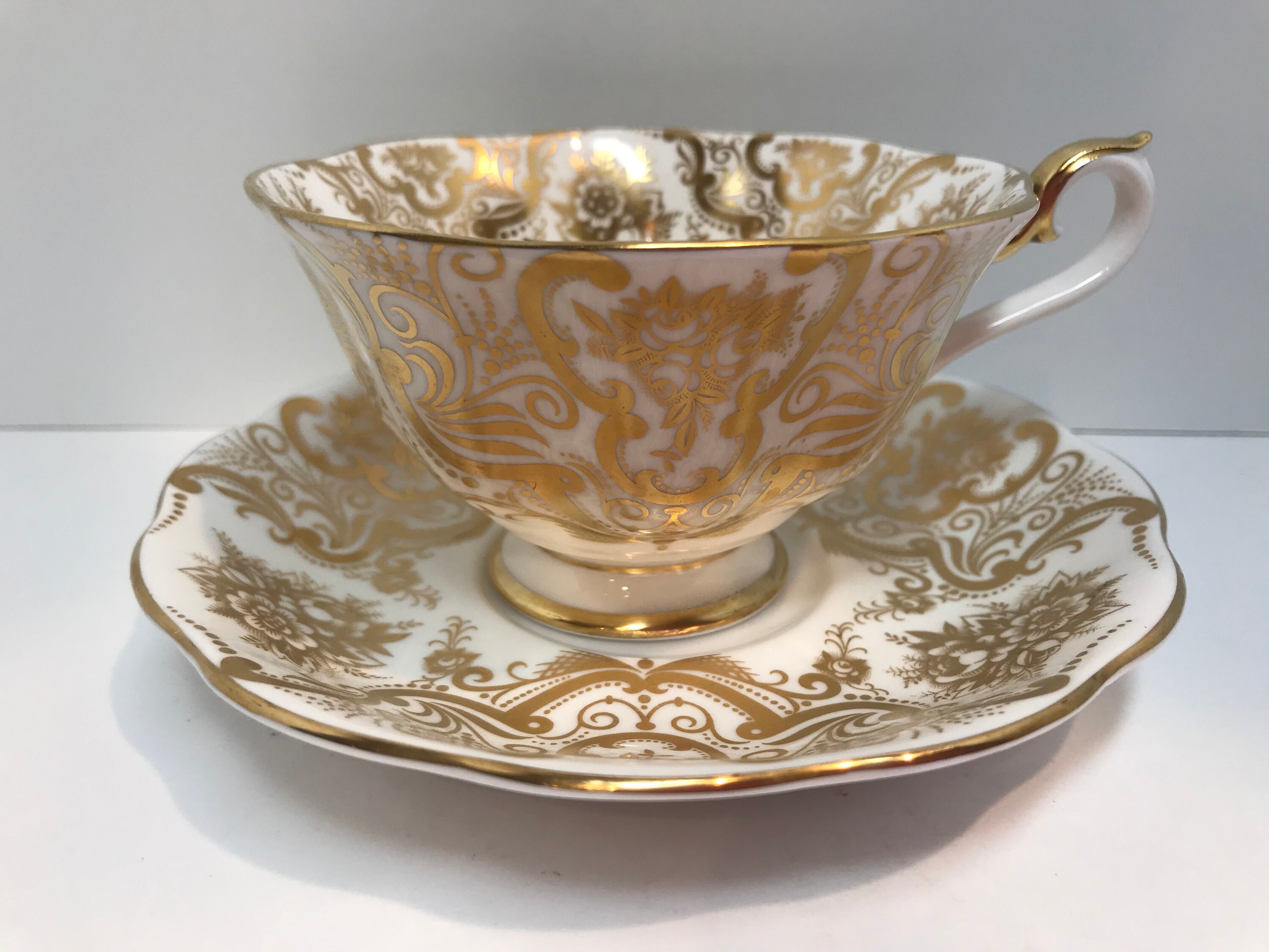 Majestic by Royal Albert Bone China, Gold Teacups, Antique Teacups ...