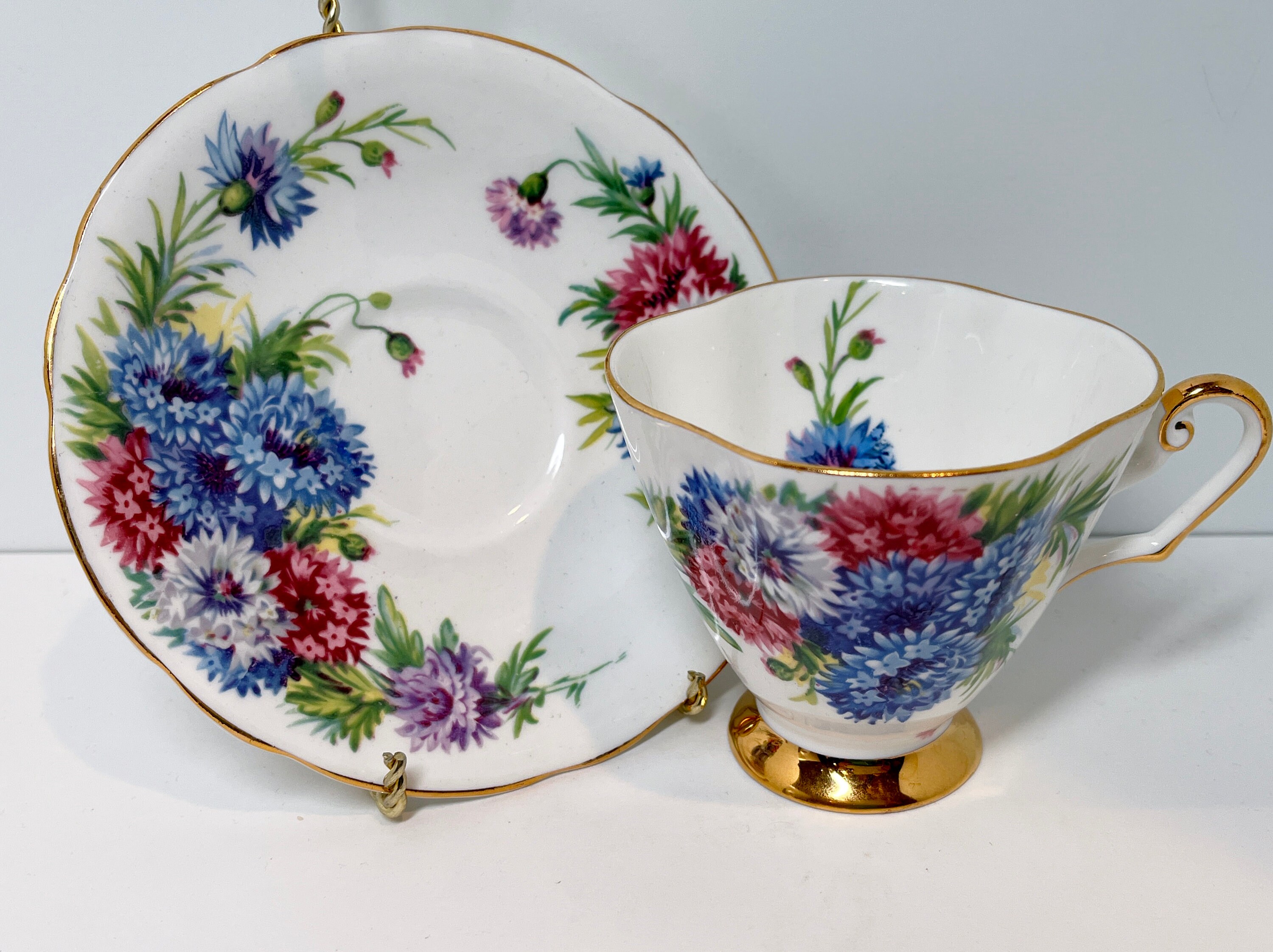 Clarence Teacup and Saucer , English Teacup , Carnation Tea Cup ...