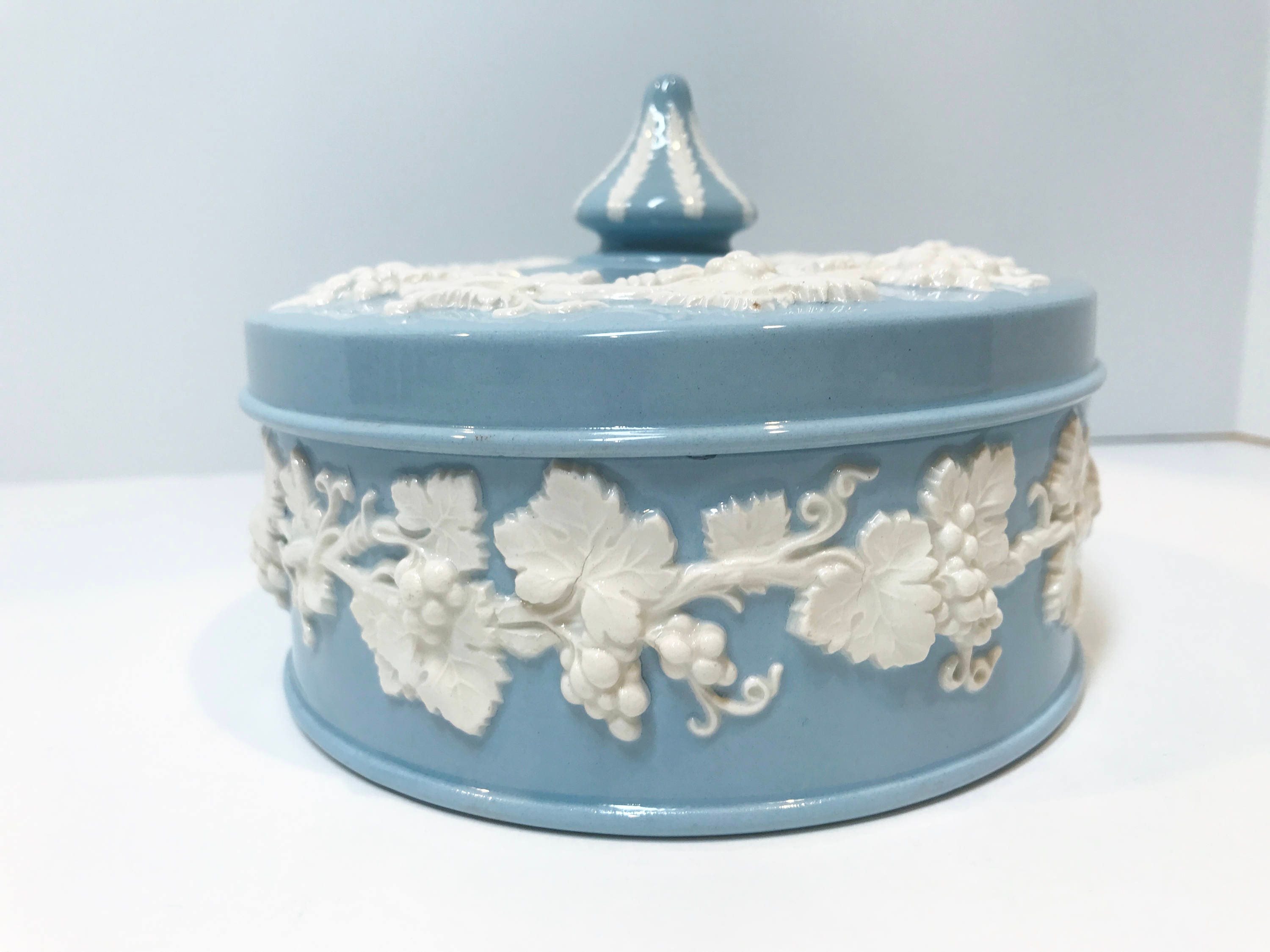 Wedgwood Queensware Container, Wedgwood Vanity Box, English Pottery ...