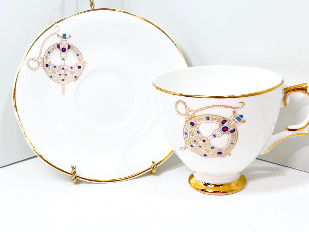 Royal Tara Irish Bone China Teacup and Saucer: Tara Brooch Pattern ...