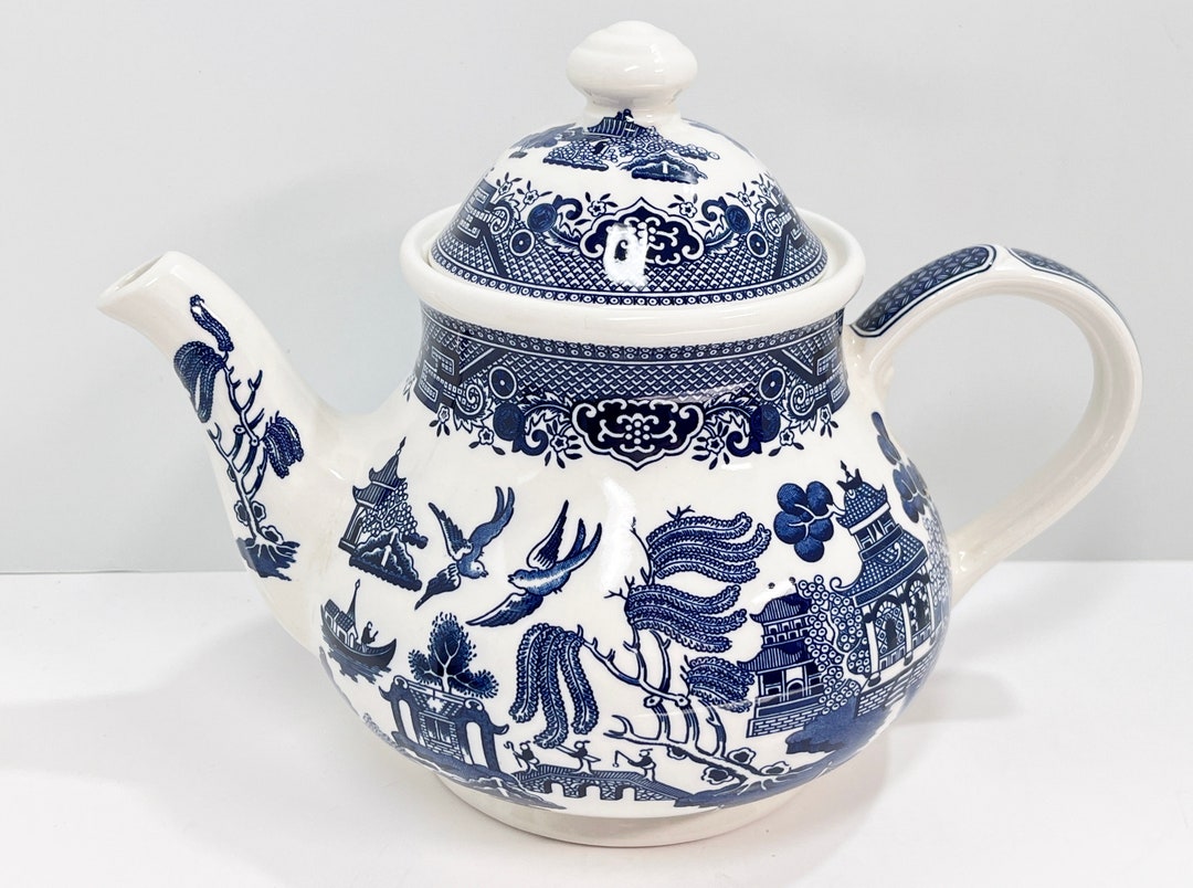 Churchill Teapot , Blue Willow Teapot , Blue White Teapot , Blue White Ware , Churchill England ...