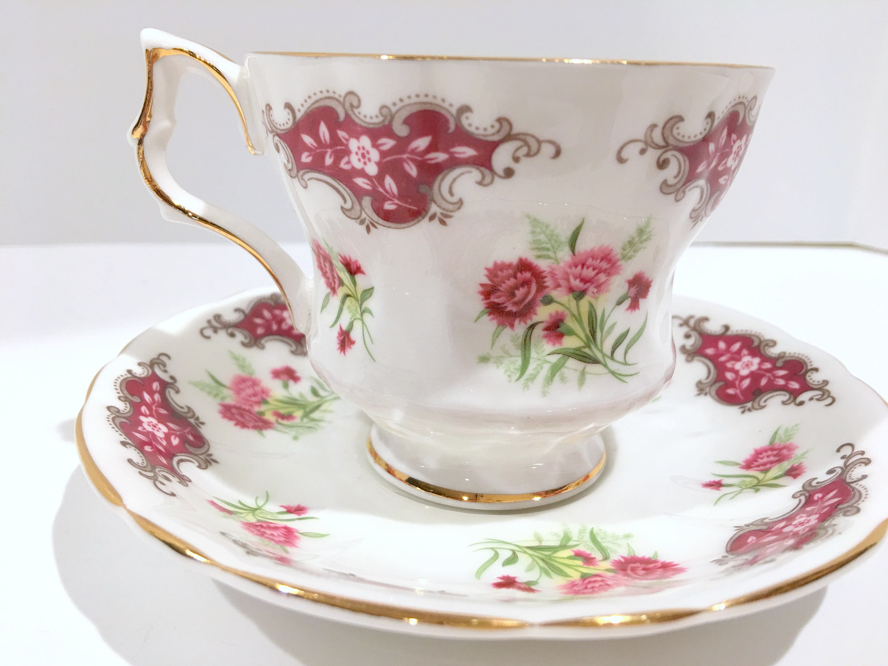 Royal Windsor Tea Cup and Saucer, Carnation Tea Cup, Floral Tea Cups ...