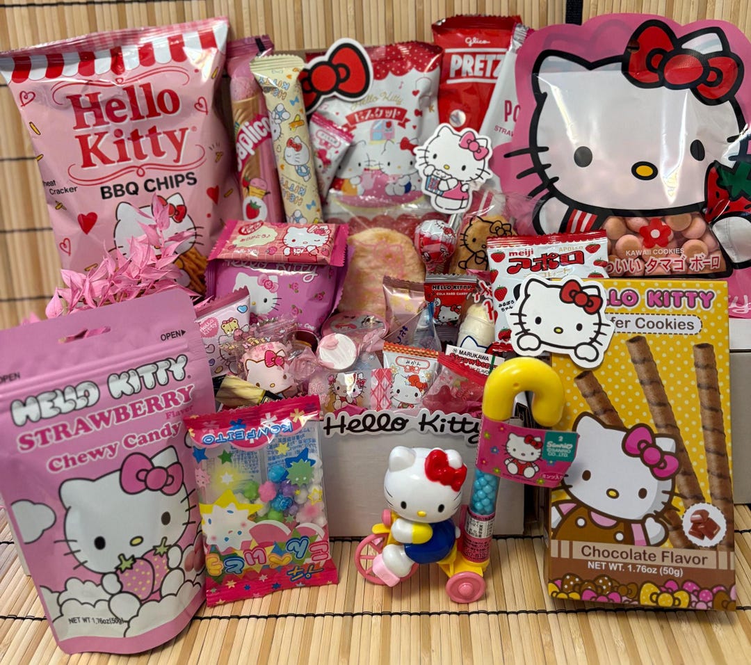 Hello Kitty Snack Box Large Deluxe 30 Lot Gift Box With Collectible ...