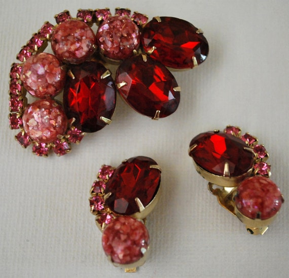 Items similar to Vintage Rhinestone Brooch Set, Red Pink Brooch ...