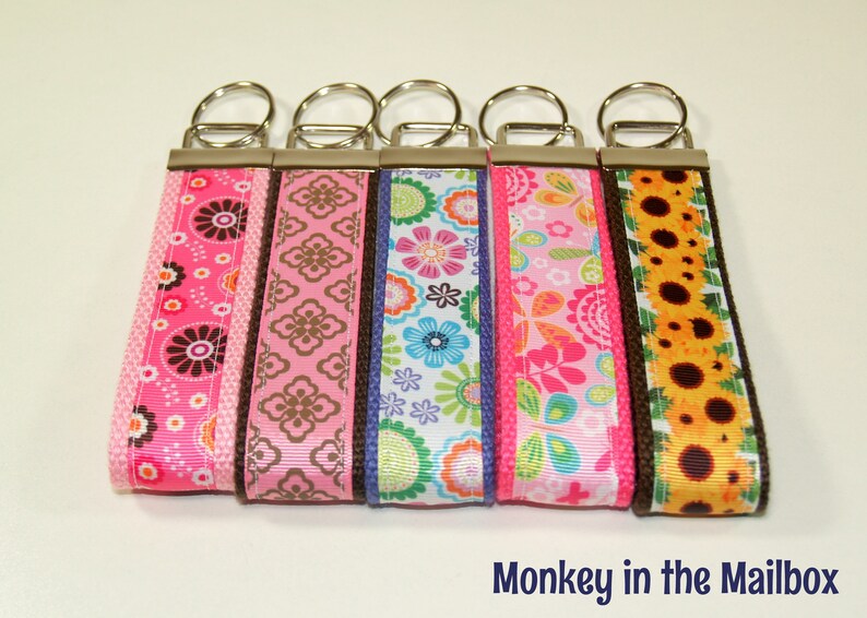 Flower Key Fob, Floral Key Chain, Key Ring, Key Holder, Wristlet Key ...