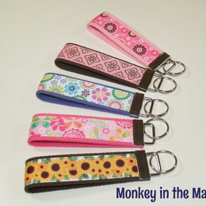 Flower Key Fob, Floral Key Chain, Key Ring, Key Holder, Wristlet Key ...