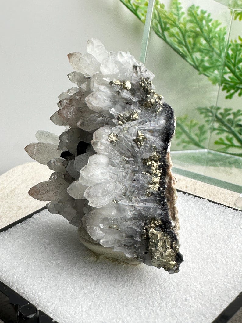 Jiangxi Red Quartz Crystal Cluster With Chalcopyrite Natural Mineral ...