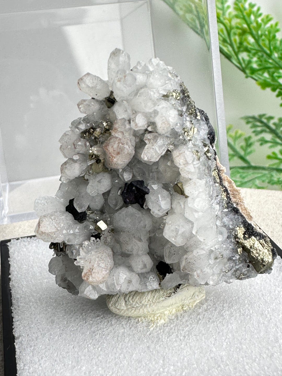 Jiangxi Red Quartz Crystal Cluster With Chalcopyrite Natural Mineral ...
