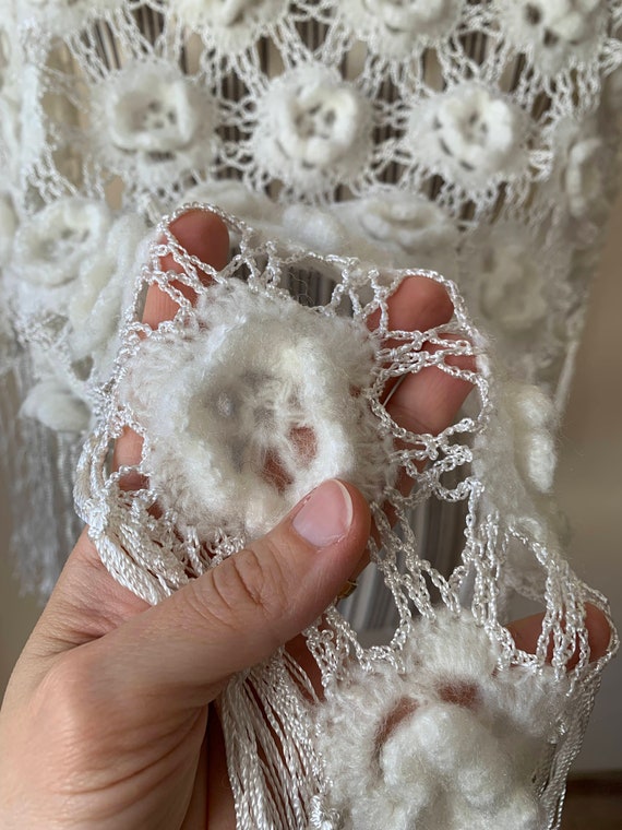 Vintage White Crochet Lace Shawl, Statement Triangula… - Gem