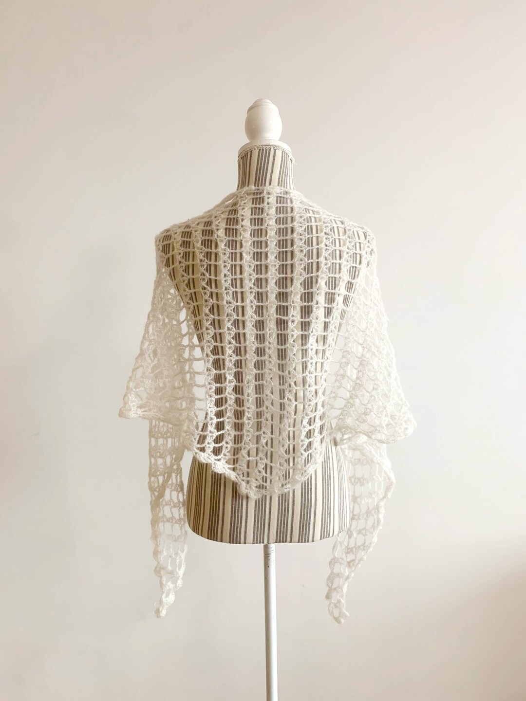 Vintage White Crochet Lace Shawl, Boho Chic Fishnet Triangle Shawl ...