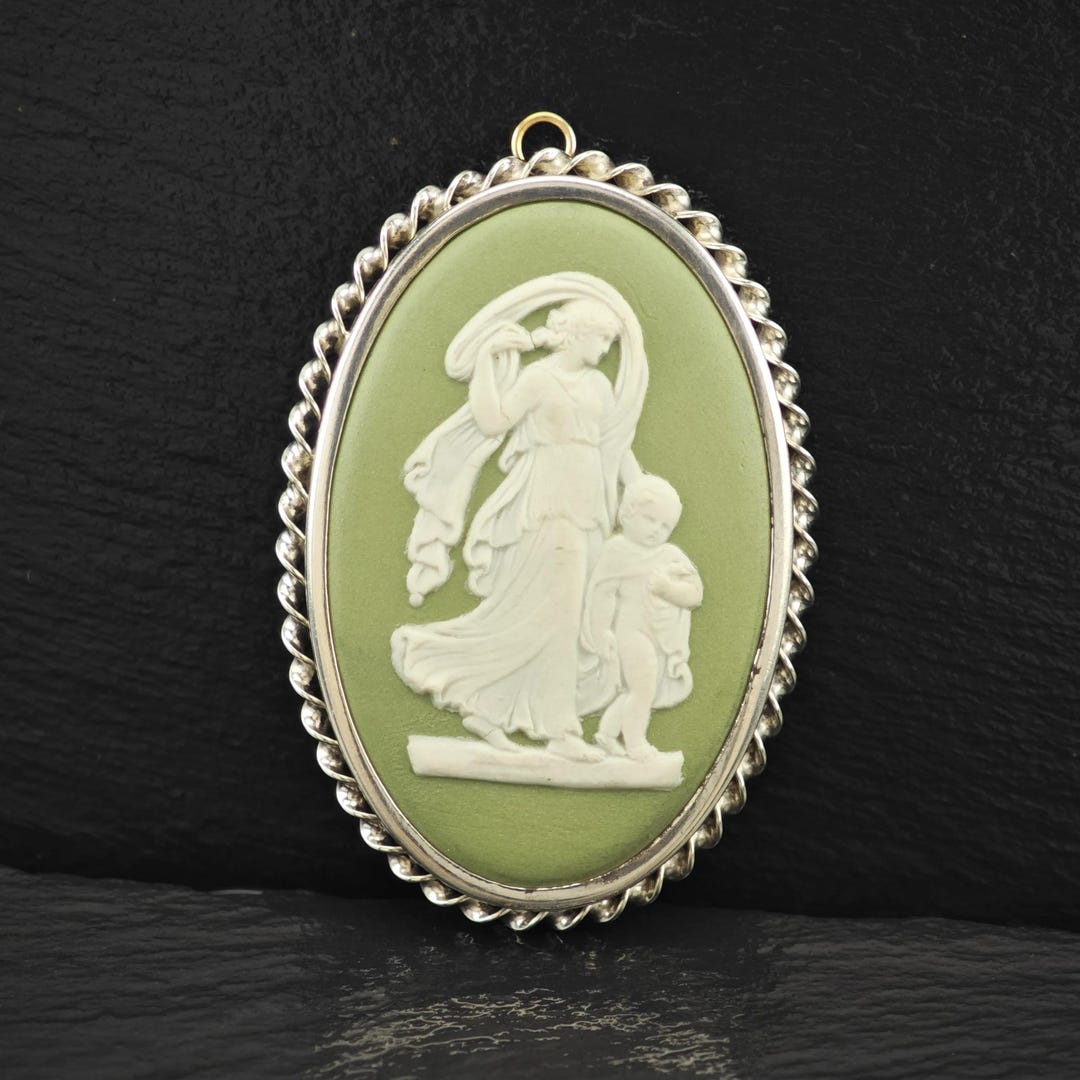 Wedgwood Jasperware 1956 Green Cameo Brooch/pendant Sterling Silver - Etsy
