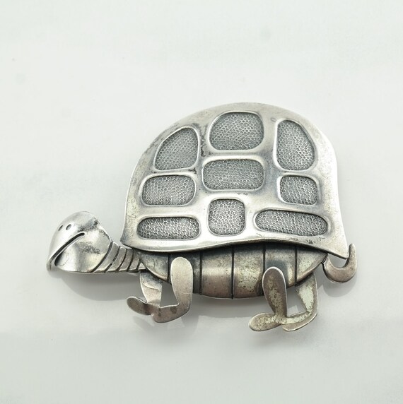 Vintage silver turtle brooch - Gem