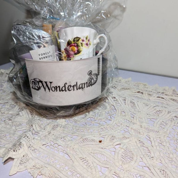 Alice in Wonderland Gift Box - 60+ Gift Ideas for 2024
