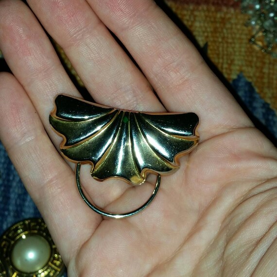 Golden Shell Scarf Clip - vintage - Gem