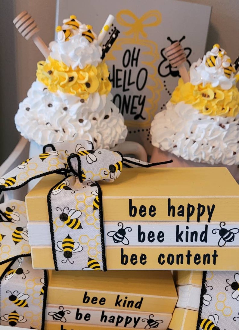 Bee wood stacks Bumblebee wood stacks bee tiered tray decor | Etsy