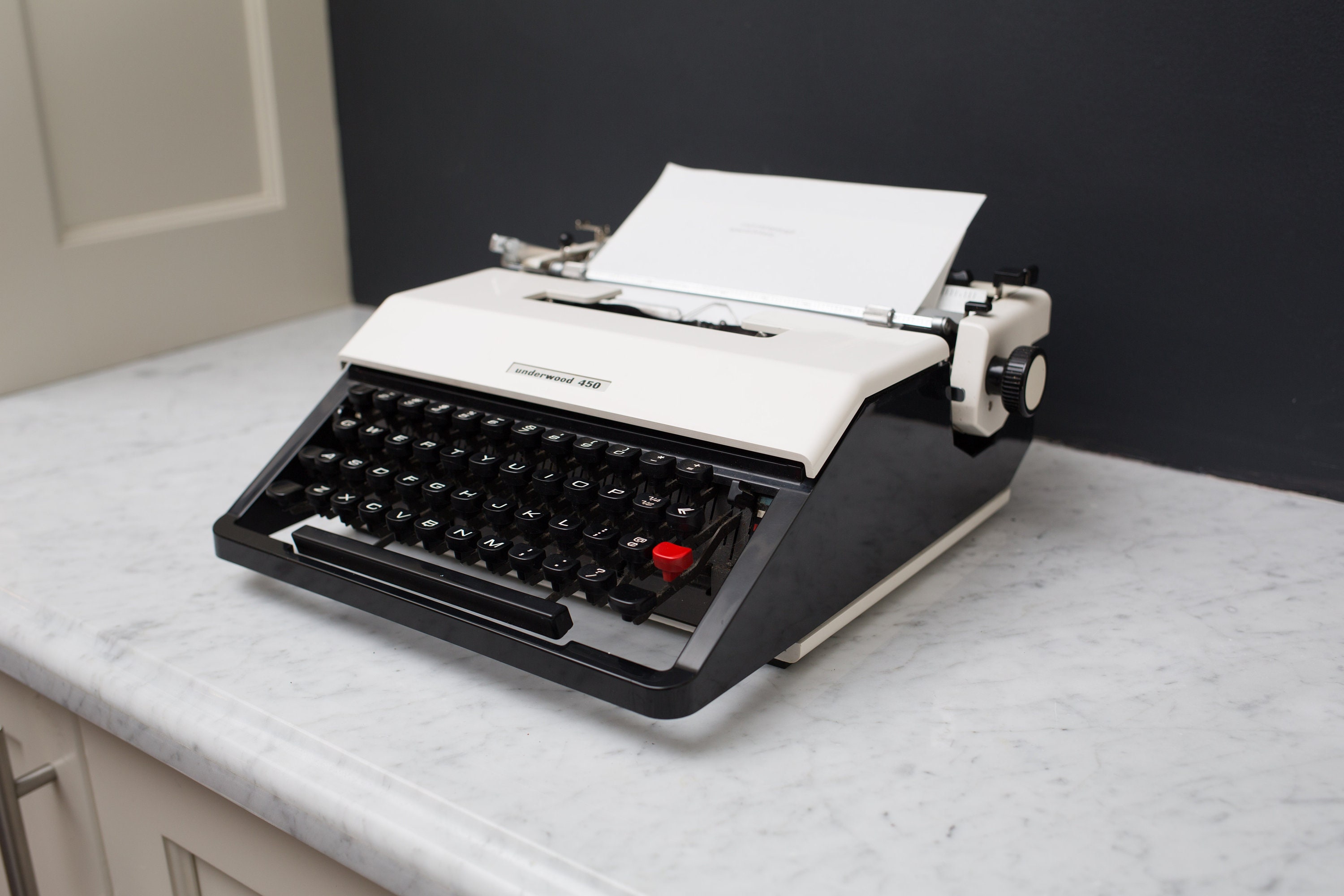 Underwood 450 Typewriter - Vintage WORKING White and Black Portable ...