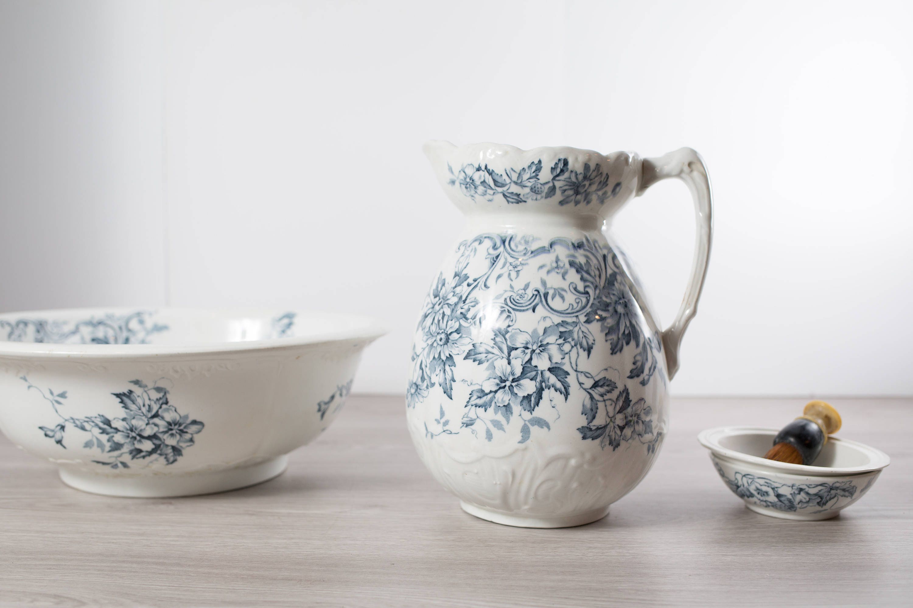 Antique Wash Basin Set 1800 s Blue And White Washing Bowl Pitcher Antique Wash Basin Set 1800 s Blue And White Washing Bowl Pitcher