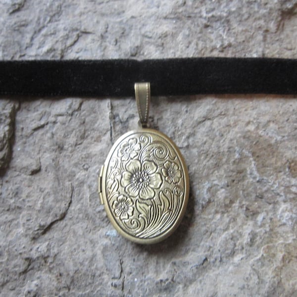 Victorian Locket - Etsy