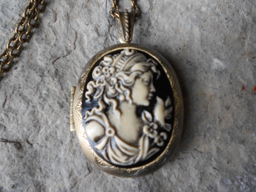 CAMEO LOCKET-- Victorian Woman Portrait Cameo - Hand Painted - 2