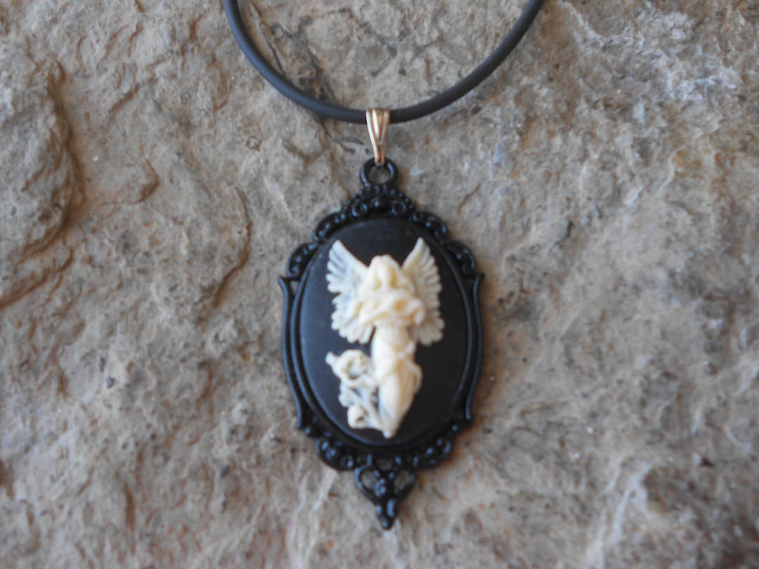 Stunning Guardian Angel Cameo Pendant Necklace - Great Quality - Unique ...