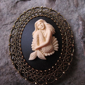 Choose Green or Black - 2 in 1 Mermaid in a Shell Cameo Brooch/pin ...