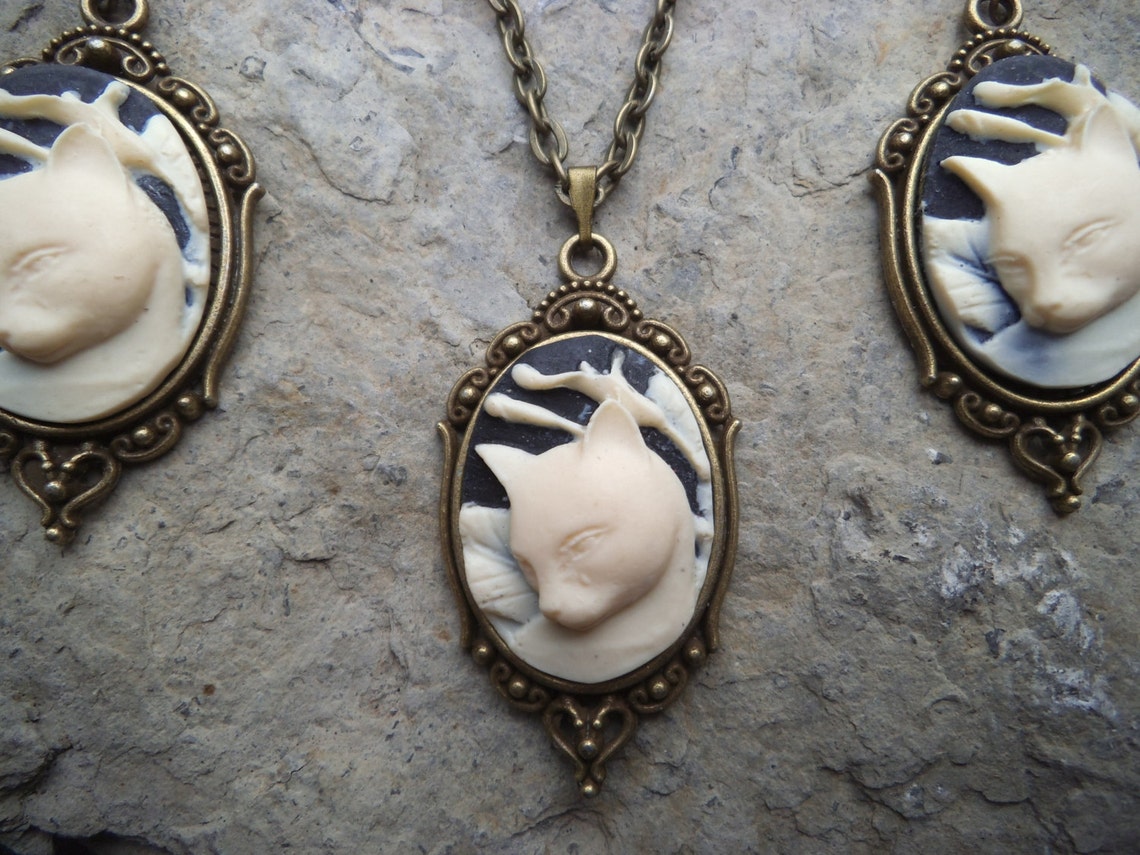 Stunning 2 Piece Set Kitty Cat Cameo Necklace and Earrings | Etsy
