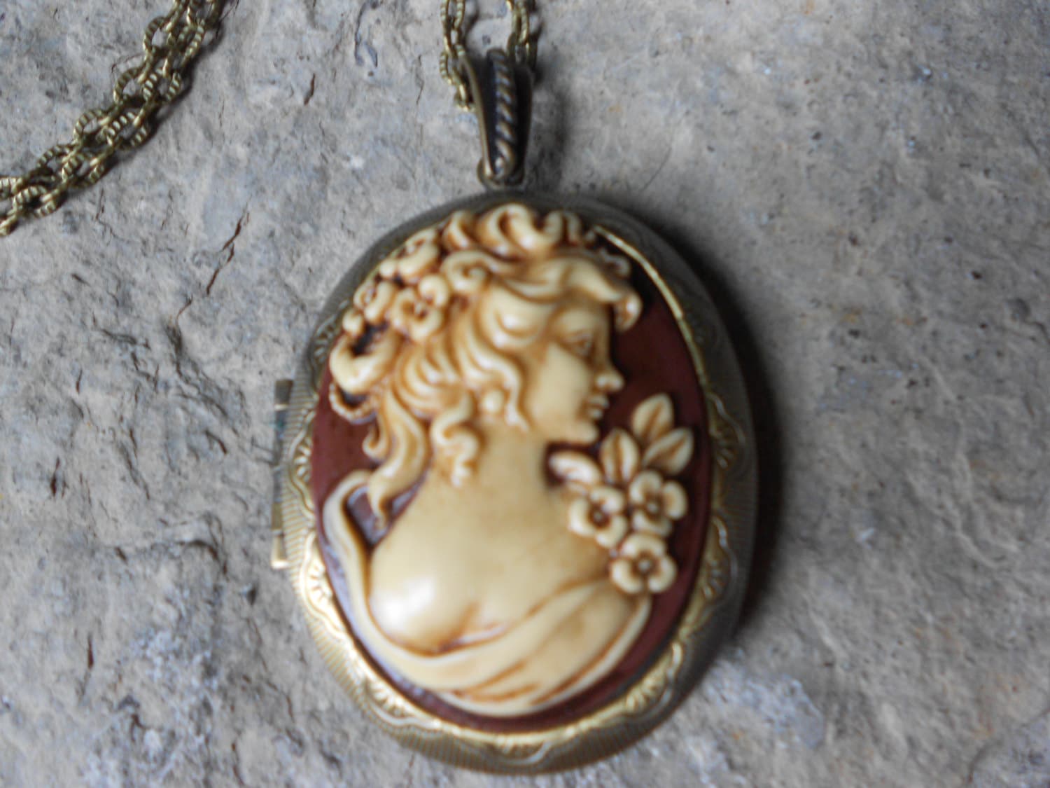 CAMEO LOCKET-- Victorian Woman Portrait Cameo - Hand Painted - 2