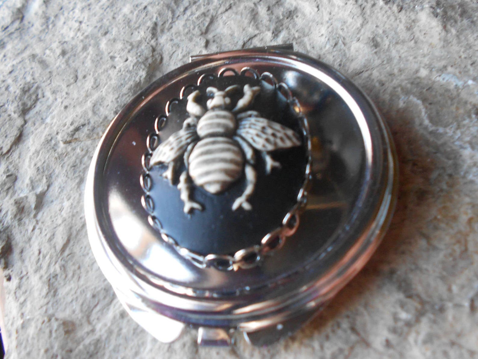 Hand Painted Bee Cameo Compact Mirror Makeup Mirror - Etsy