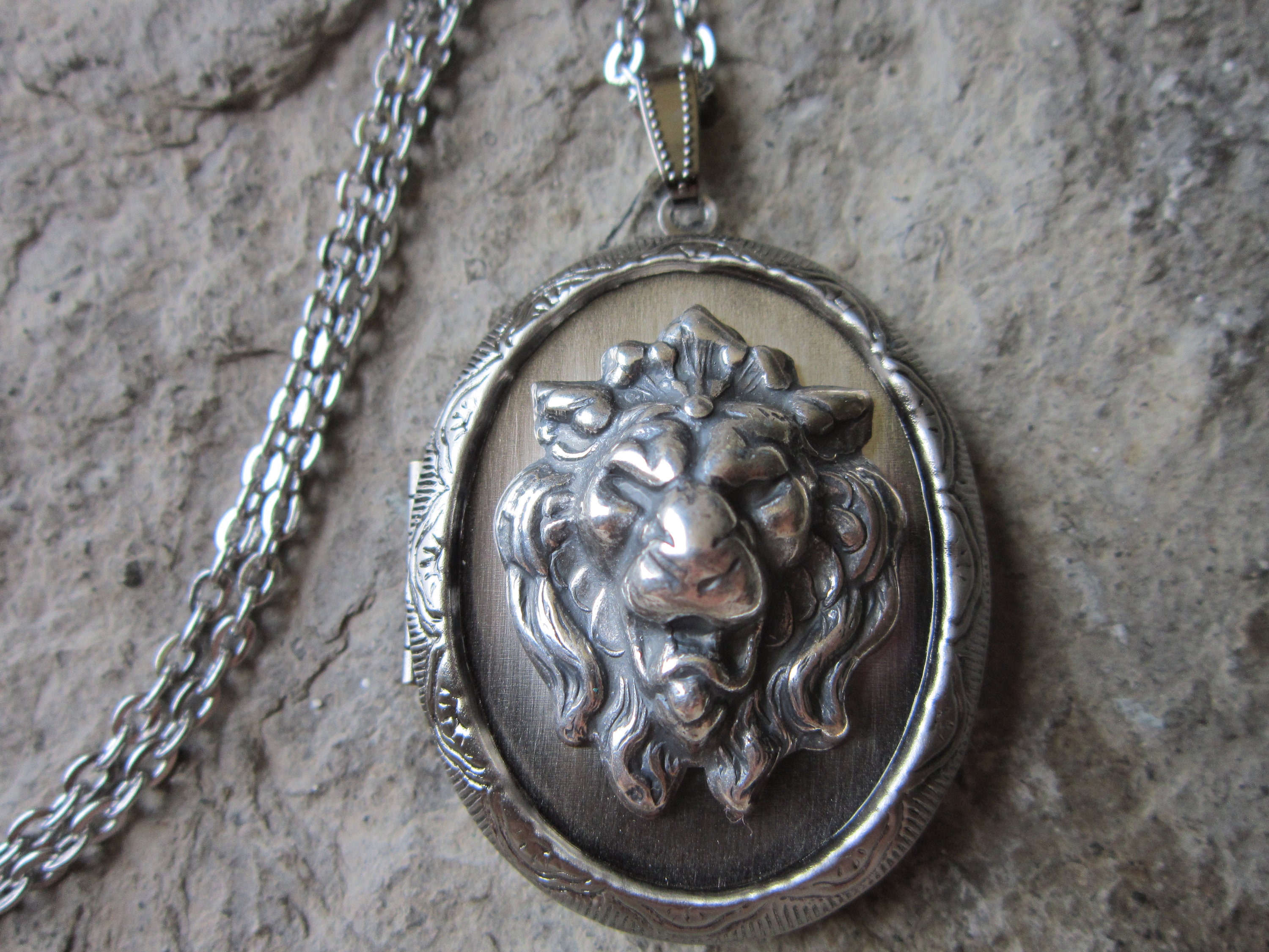 Choose Bronze or Antiqued Silver - Lion's Head Lockets - High Quality ...