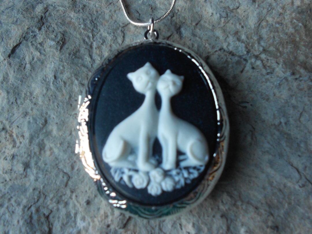 Locket--stunning Cat Pendant Locket - Cats in Love, Heart, Love-- 2 ...