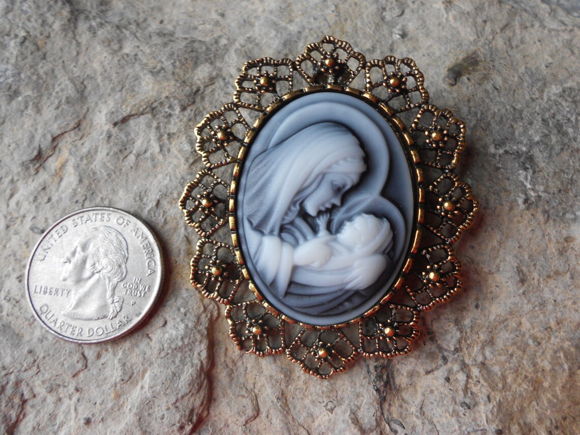 2 in 1 - Virgin Mary and Baby Jesus Cameo Brooch/pin/pendant Beautiful ...