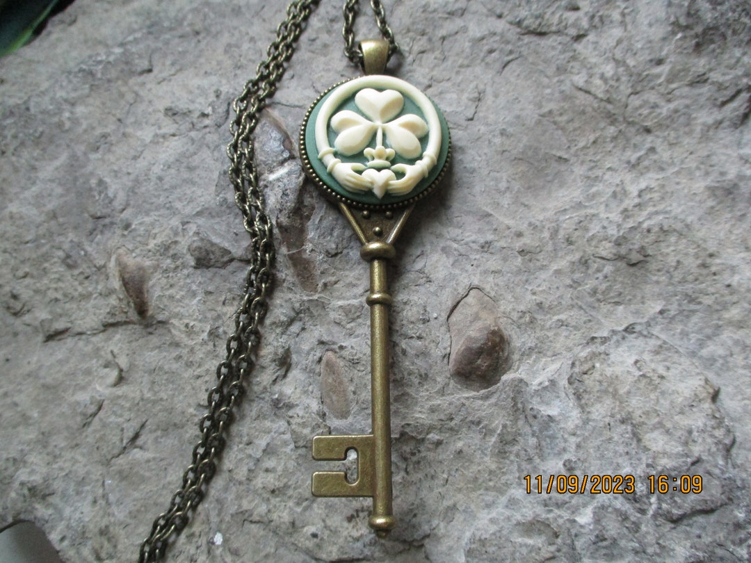 Choose Bronze or Silver - Shamrock and Claddagh Cameo Skeleton Key ...