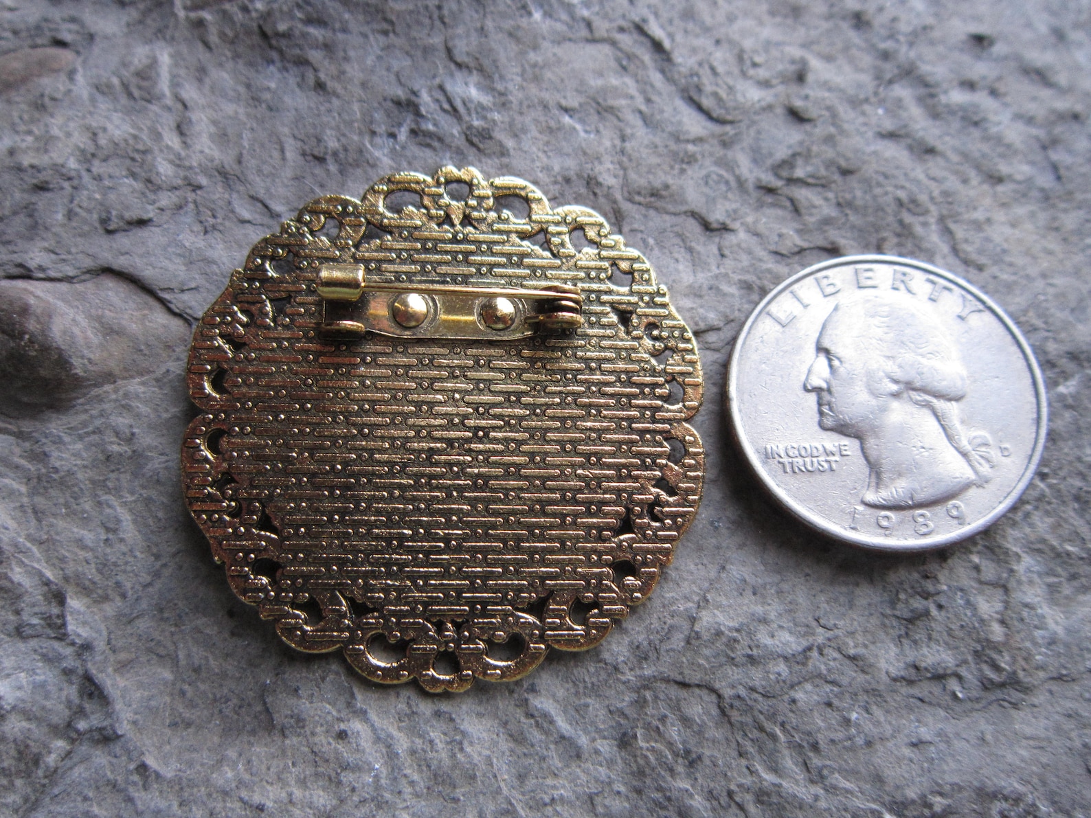 Irish Shamrock and Claddagh (cream on Green) Cameo Gold Brooch / Pin ...