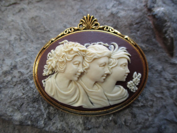 Sisters brooch pin store