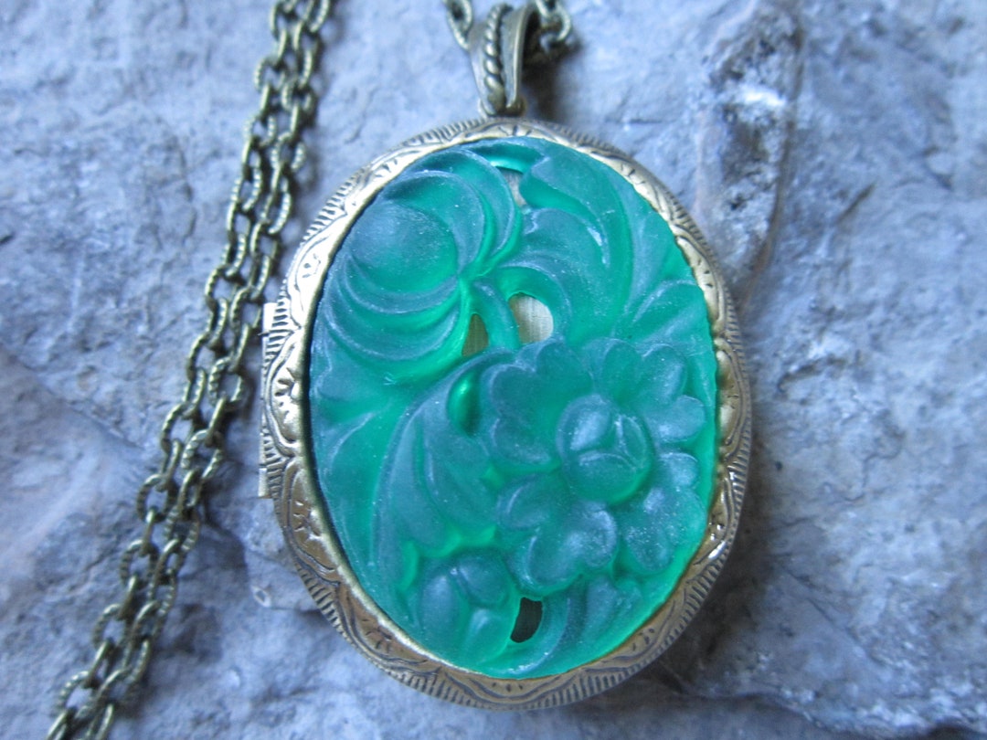 Choose Bronze or Silver - Emerald Green Floral Swirl Carved Resin Cameo ...