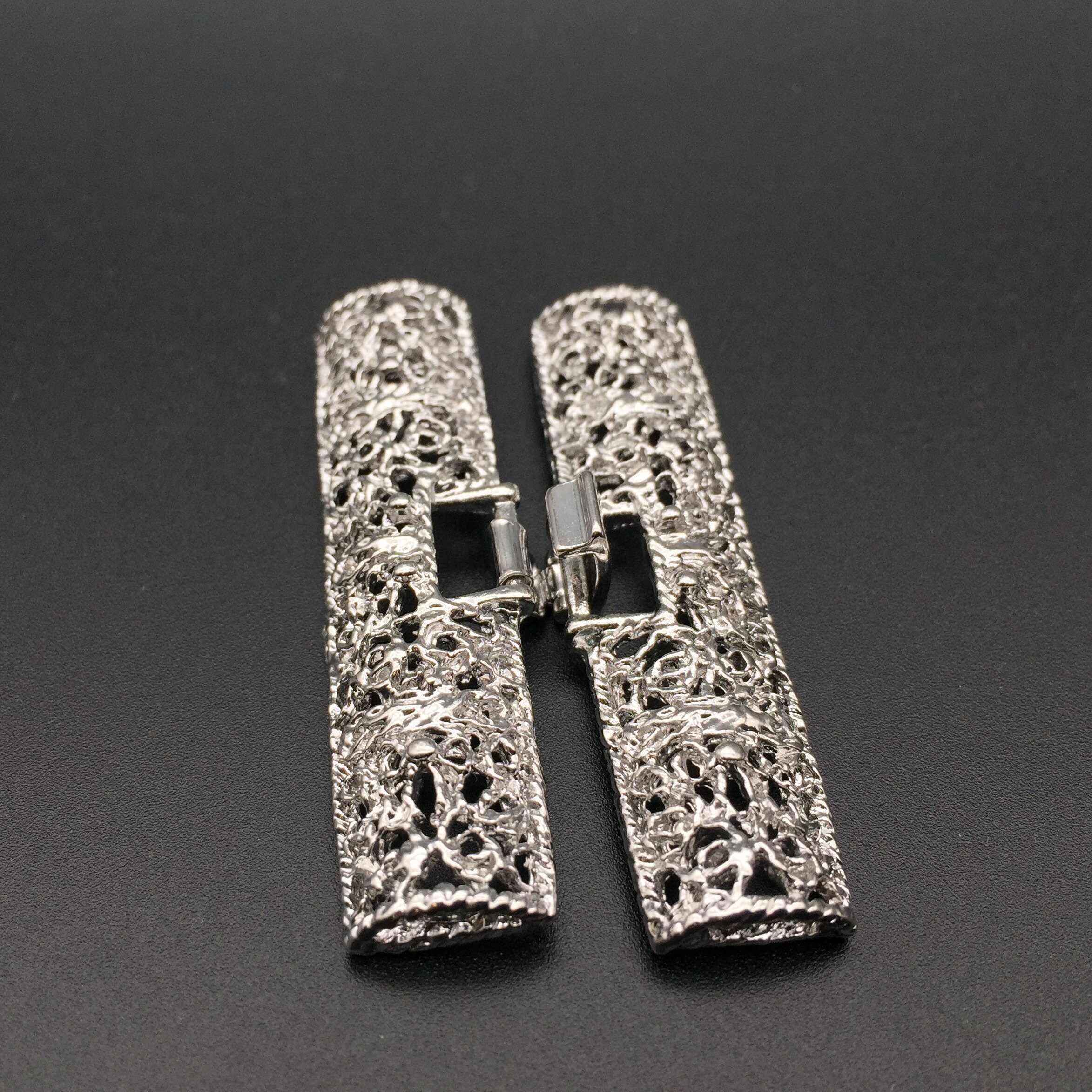 Silver Plated Multi-strand Hollow Bar Clasp: Watch Buckle Style (2x1 ...