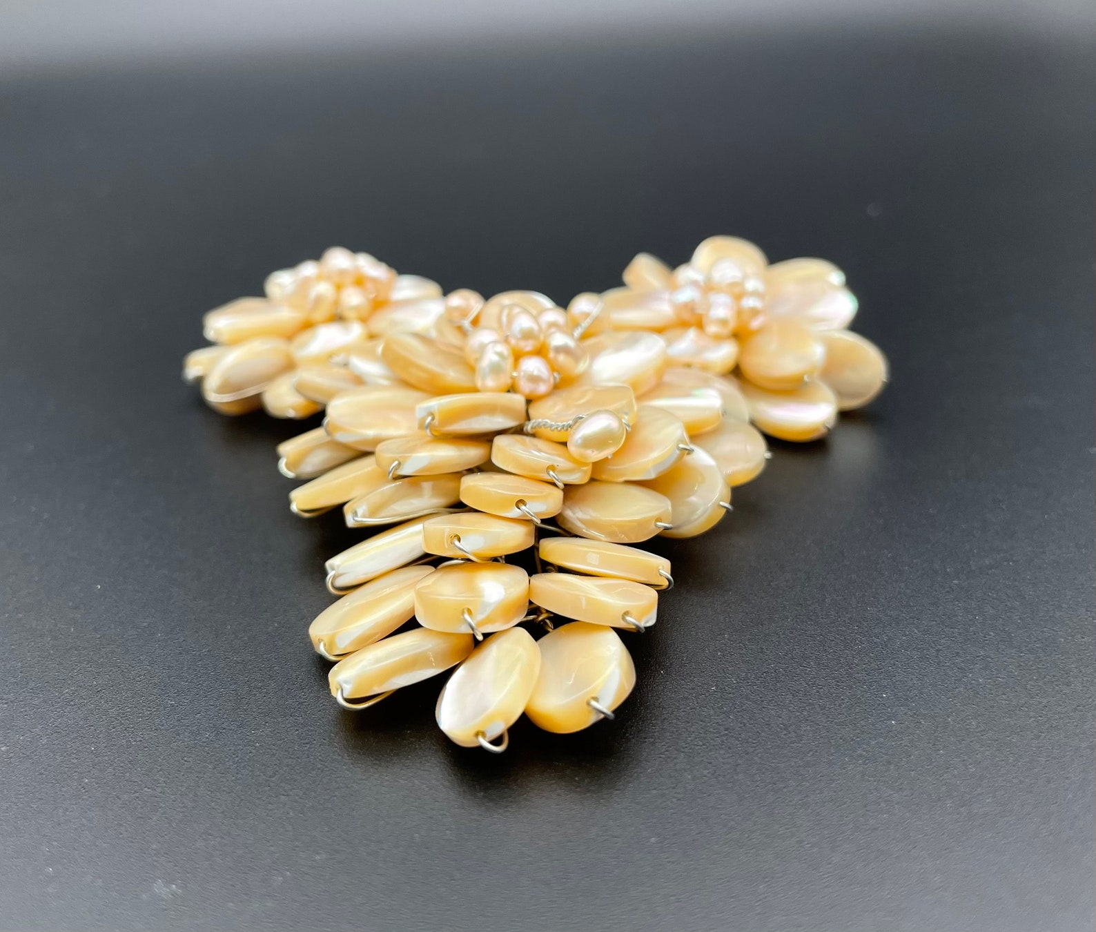 Natural Beige Color Conch Shell Hand Wired Three-flower Pendant With ...