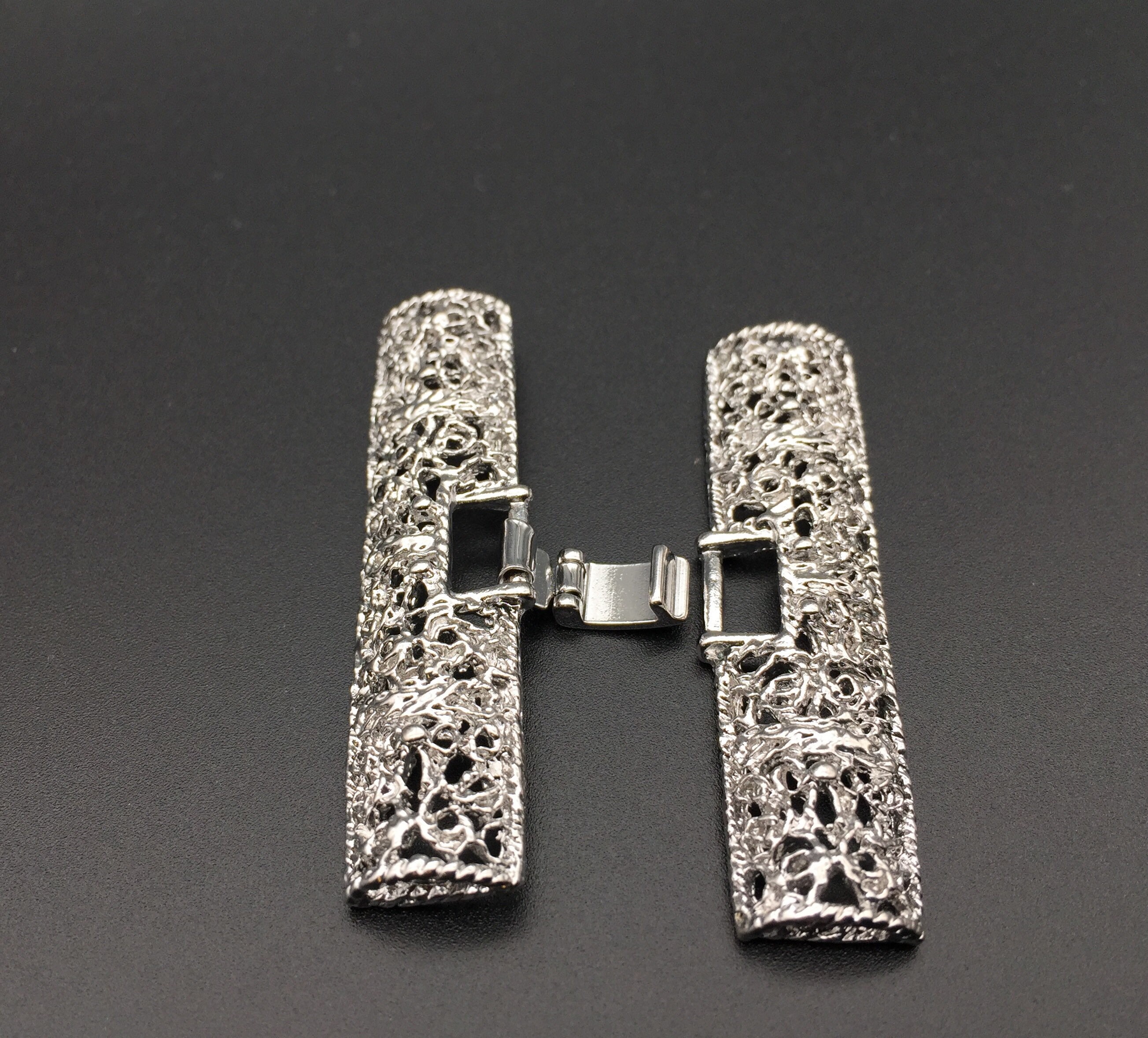 Silver Plated Multi-strand Hollow Bar Clasp: Watch Buckle Style (2x1 ...