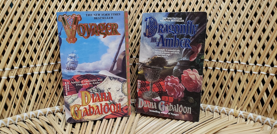 90s Diana Gabaldon Books Set of 2: Voyager and Dragonfly in Amber ...