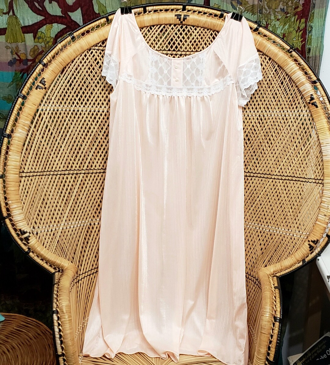 70s Peach & Lace Nightgown by Montgomery Ward, MD - Etsy