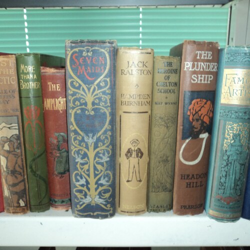 Set of 25 Vintage Books With Decorative or Pictorial Boards | Etsy