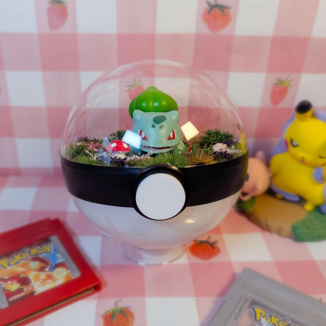 Angry Bulbasaur - Pokémon Terrarium Pokeball Diorama Ornament With ...