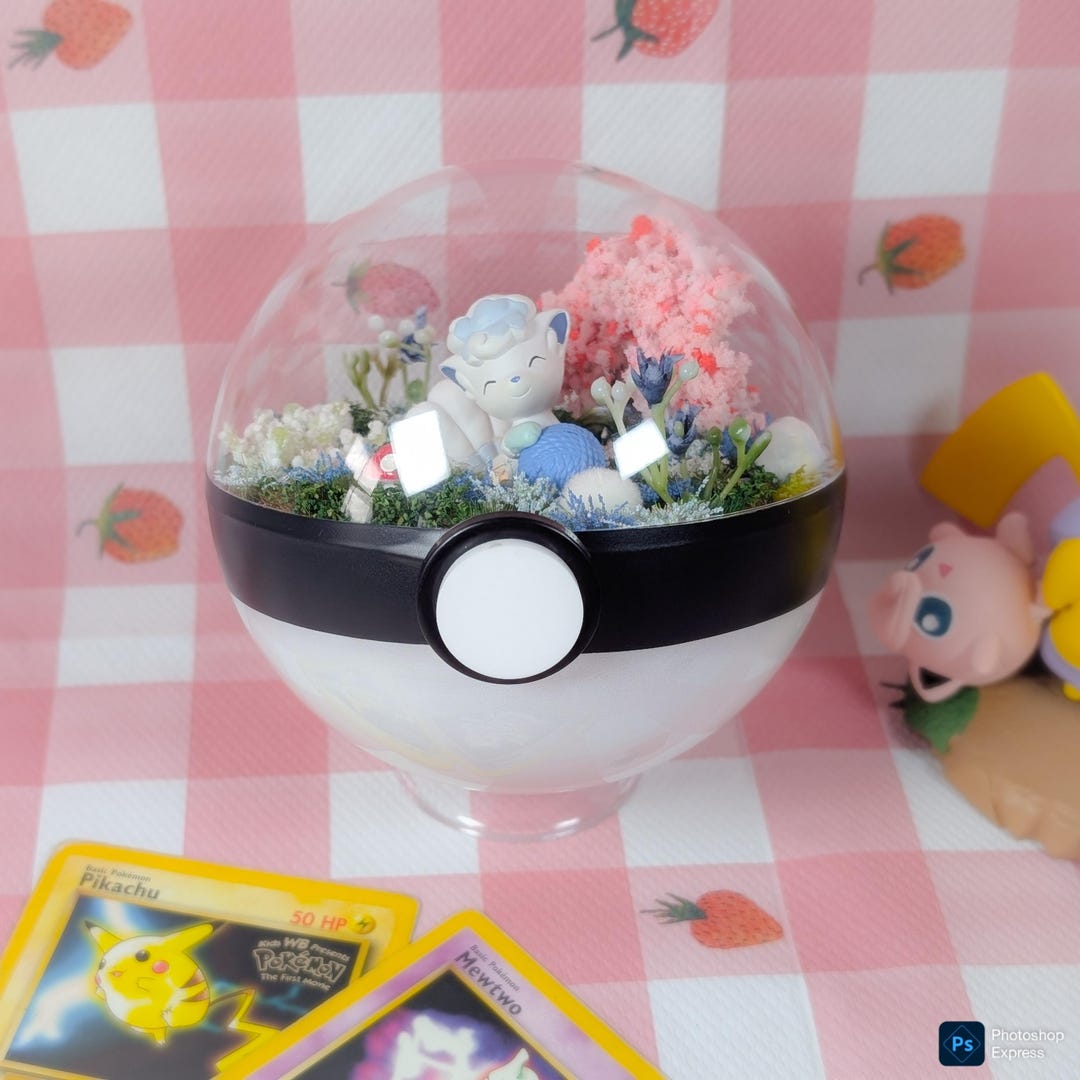 Alolan Vulpix - Pokémon Terrarium Pokeball Diorama Ornament With Stand ...