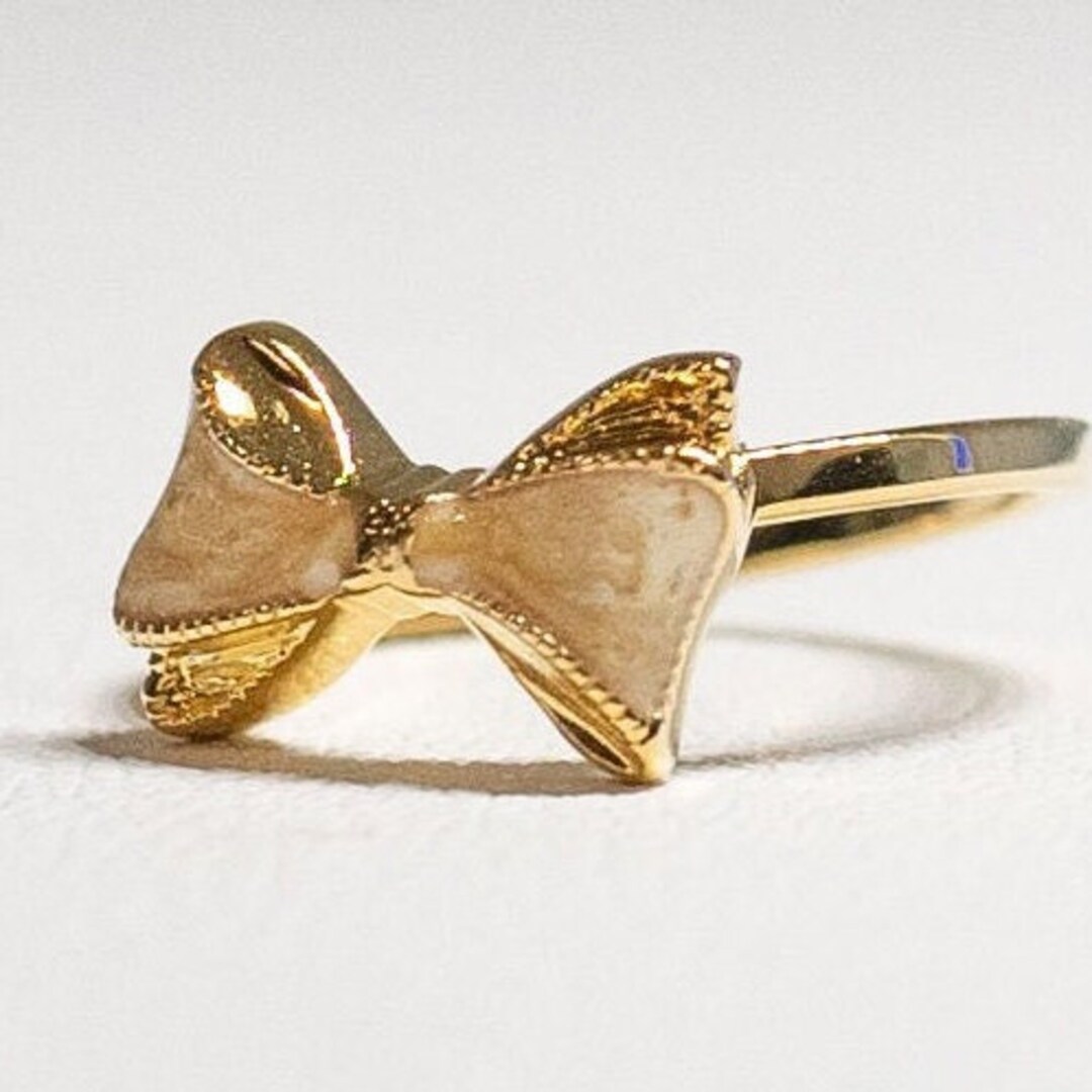 Vintage Avon Delicate Bow Pinky Ring Avon Cute Yellowish Marbled Enamel ...