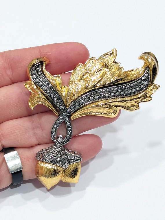 Collectible Avon Elegant Acorn Marcasite Brooch Phoe… - Gem