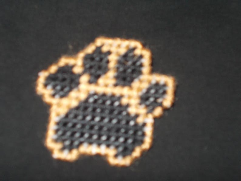 Plastic Canvas Paw Print in My Pocket - Etsy