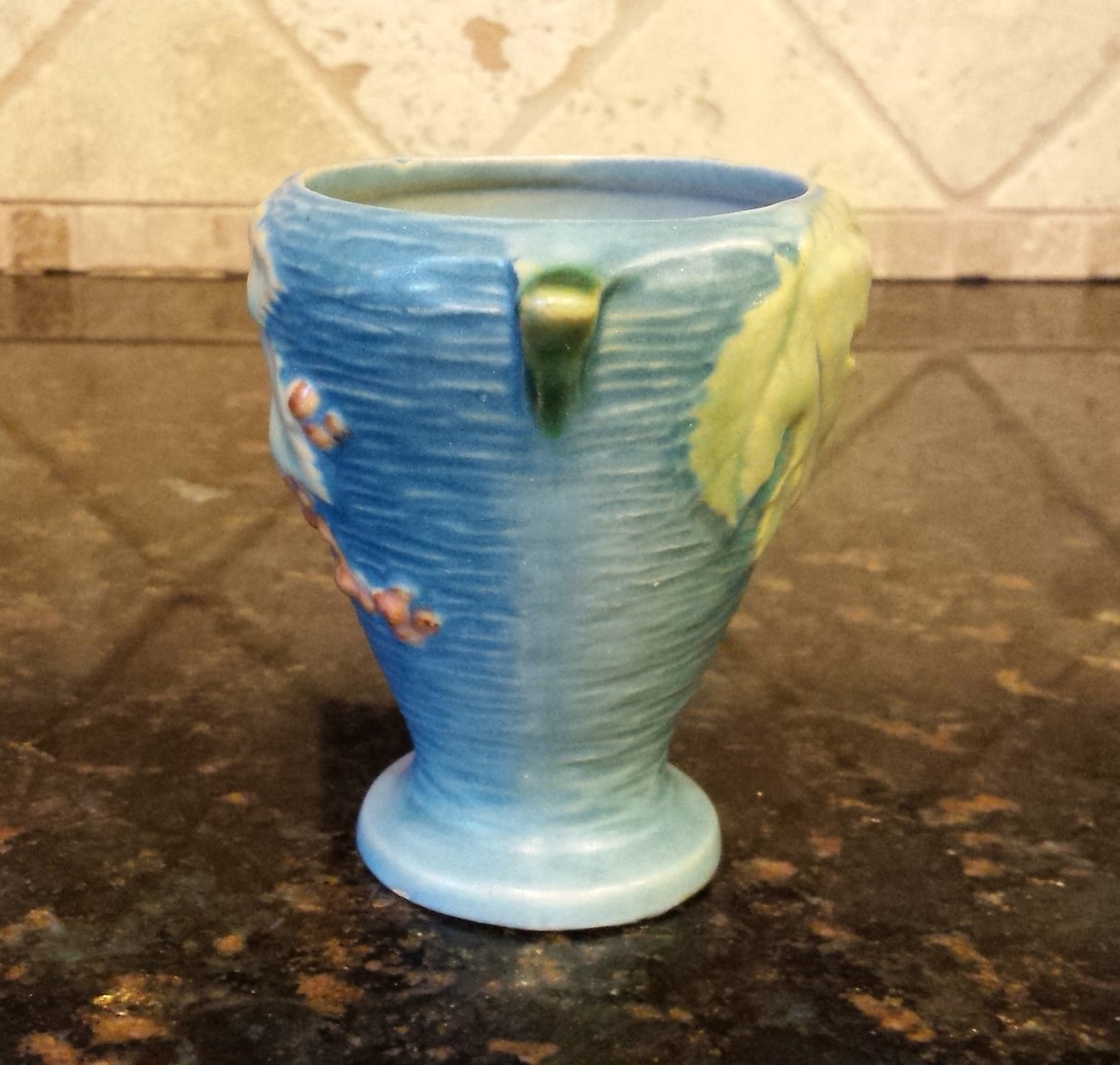 Beautiful ROSEVILLE BUSHBERRY Pottery Blue Vase #28-4 (from 1941 ...